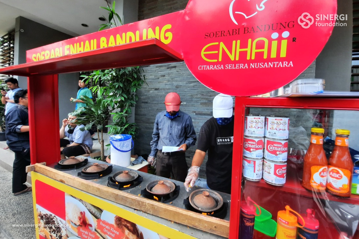 Kedai Soerabi Enhaii Berbasis Wakaf Pertama di Kota Bandung - Sinergi ...